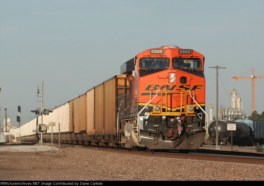 BNSF 5900